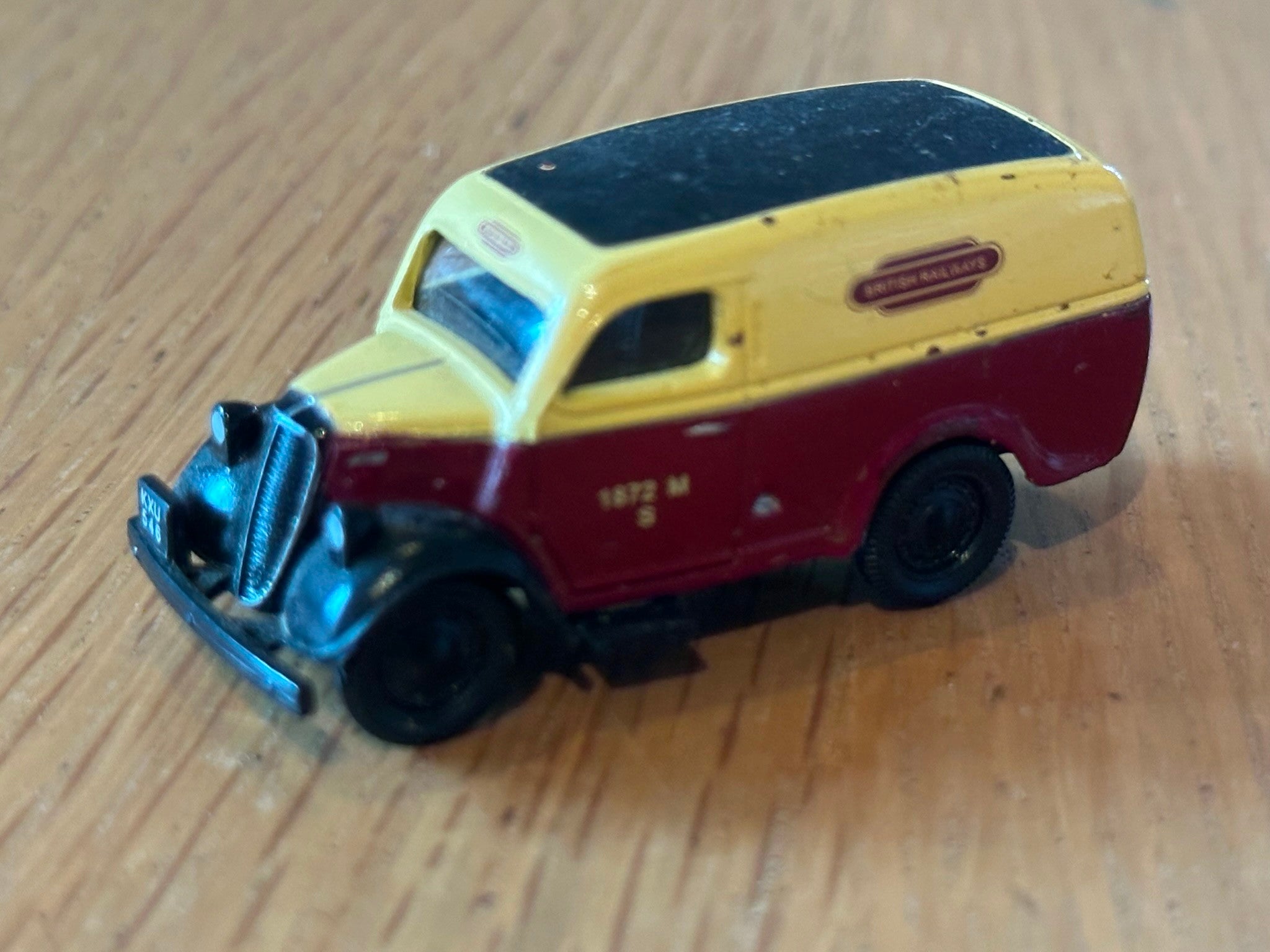 Classix Diecast 1:76 OO gauge Ford Thames Van - British Railways ...