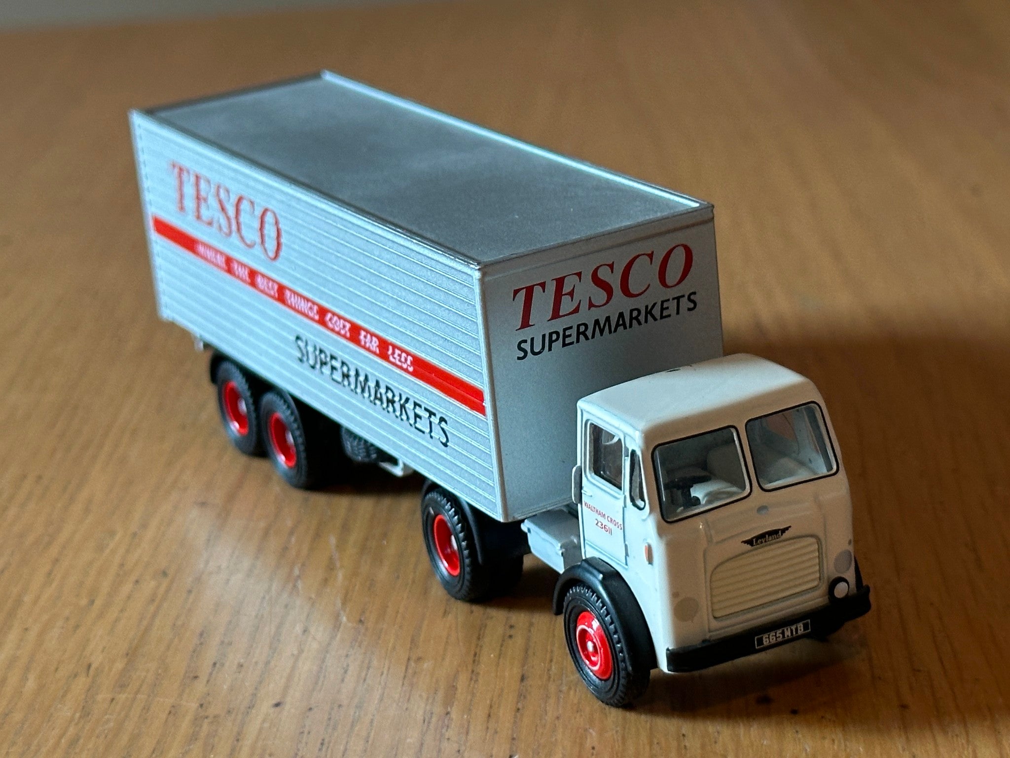 Oxford Diecast OO Gauge Leyland Beaver Box Trailer Tesco. Ex-layout ...
