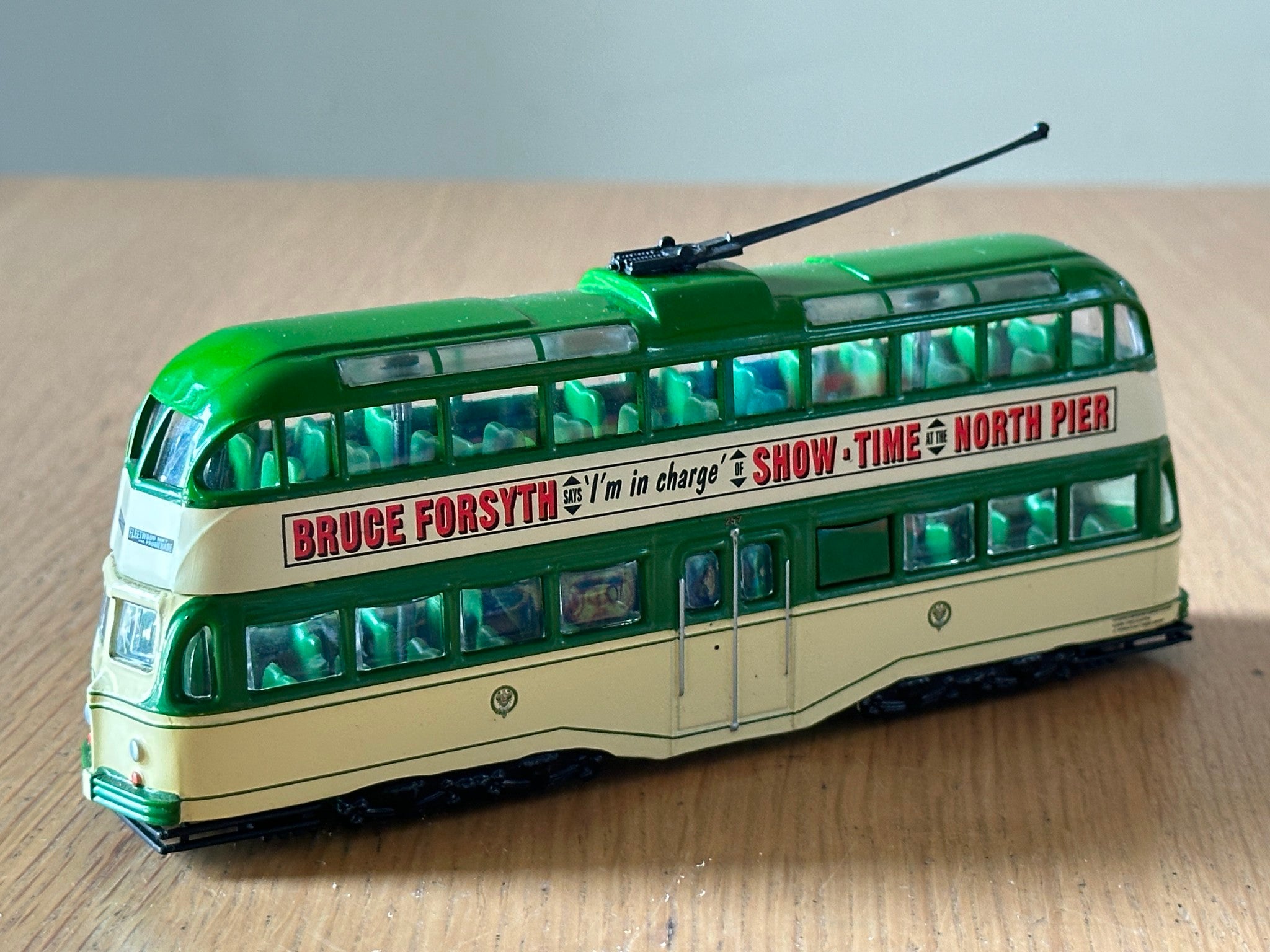 Atlas OO Gauge 1:76 Blackpool Balloon Tram 1960 Green & Cream – Midland ...