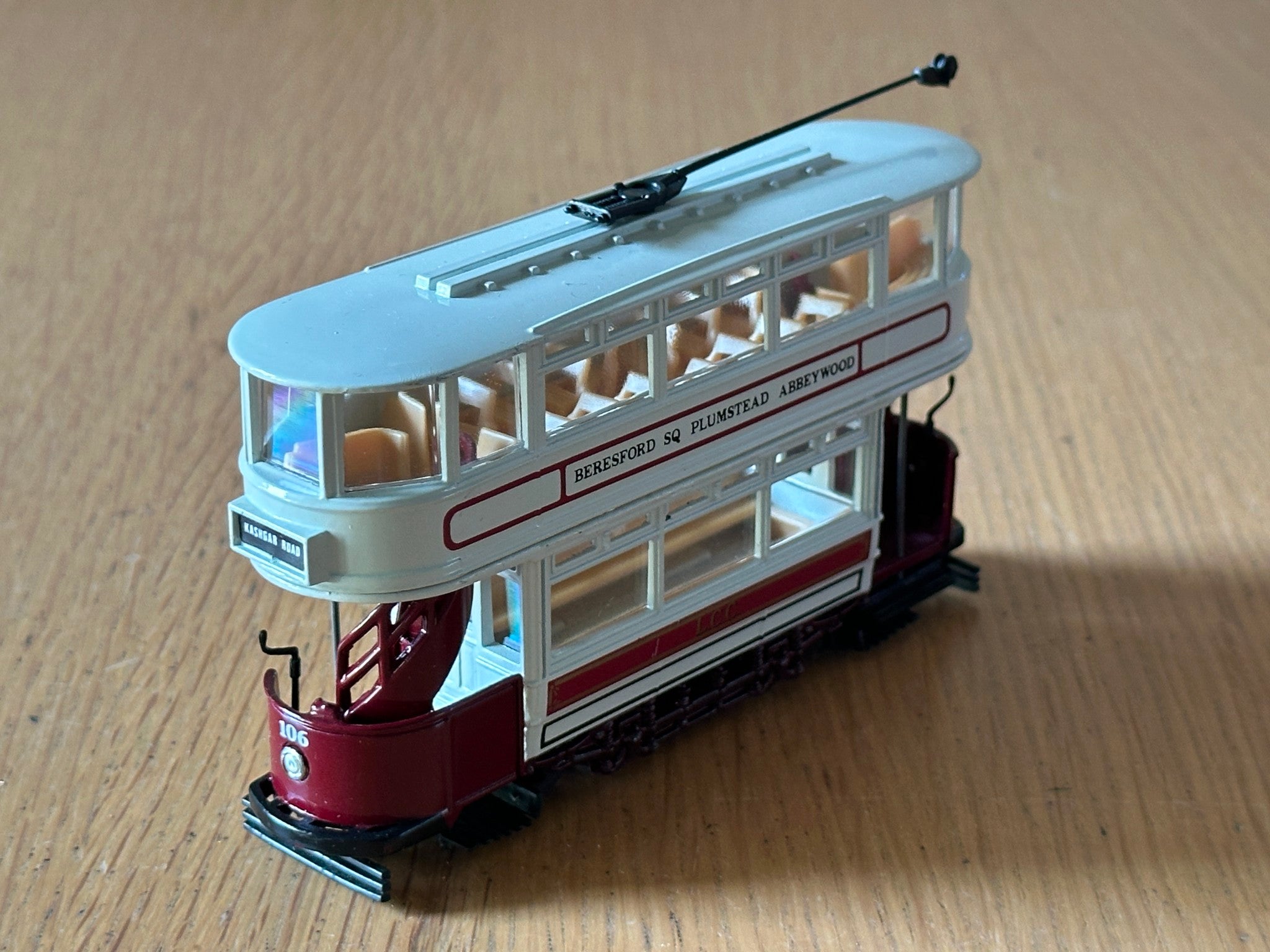 Corgi Tramlines OO Gauge 1:76 LCC Tram - Beresford Plumstead Abbey Woo ...