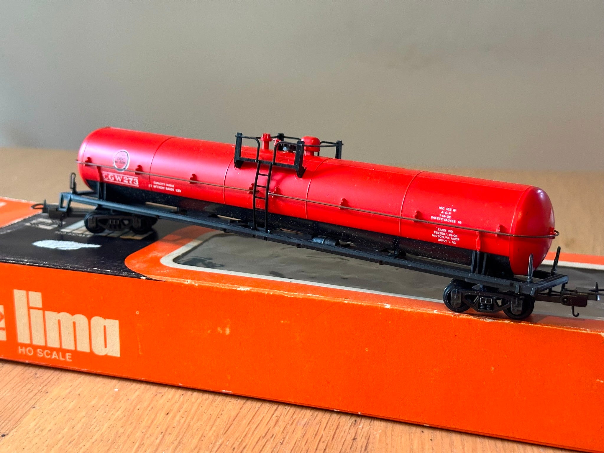 Lima HO Scale CGW Chicago Great Western Train Tanker Car # CGW 273. Pr ...