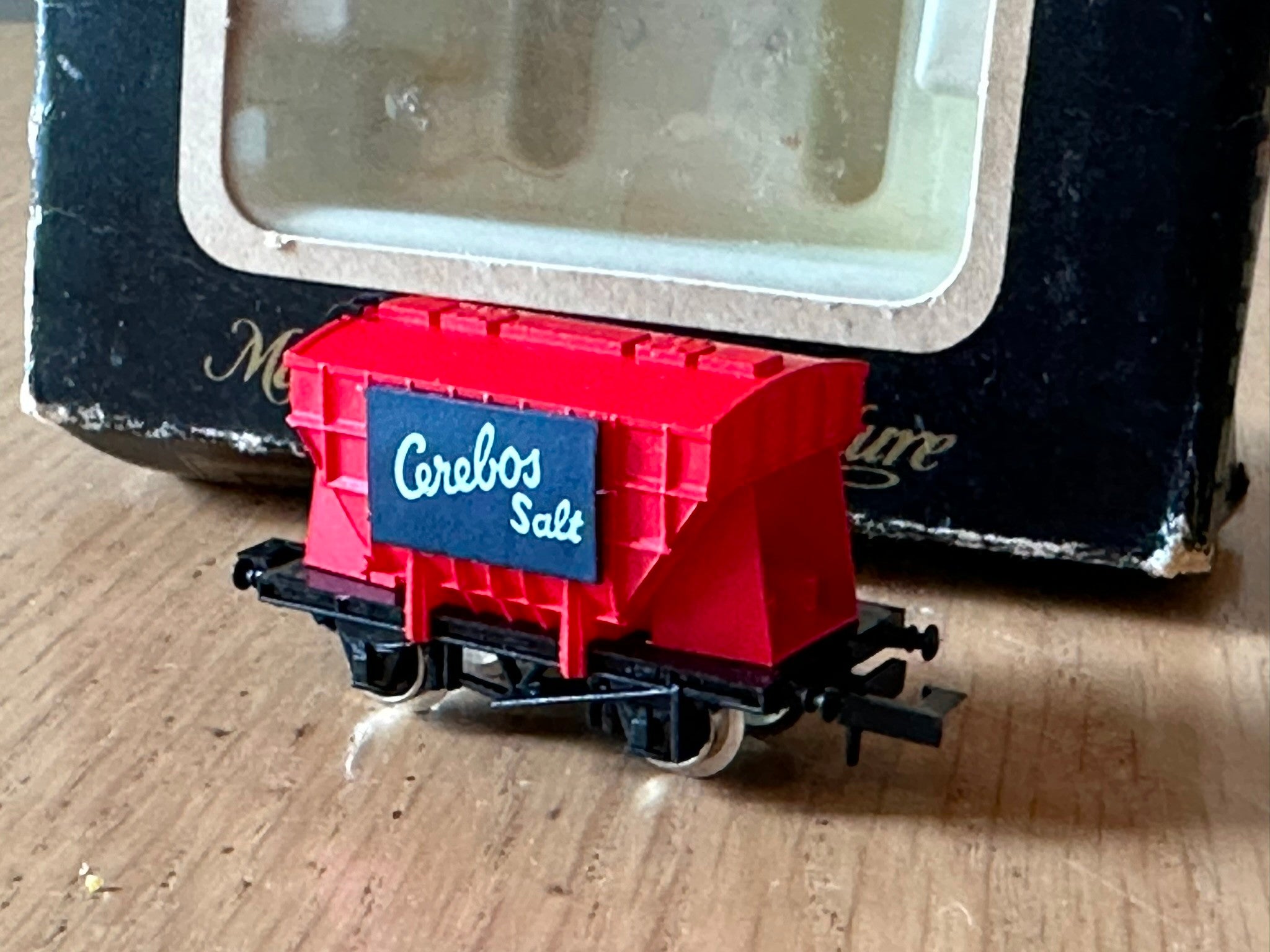 Graham Farish 3513 N Gauge CPV Presflo Bulk Powder Wagon 'Cerebos'. Pr ...