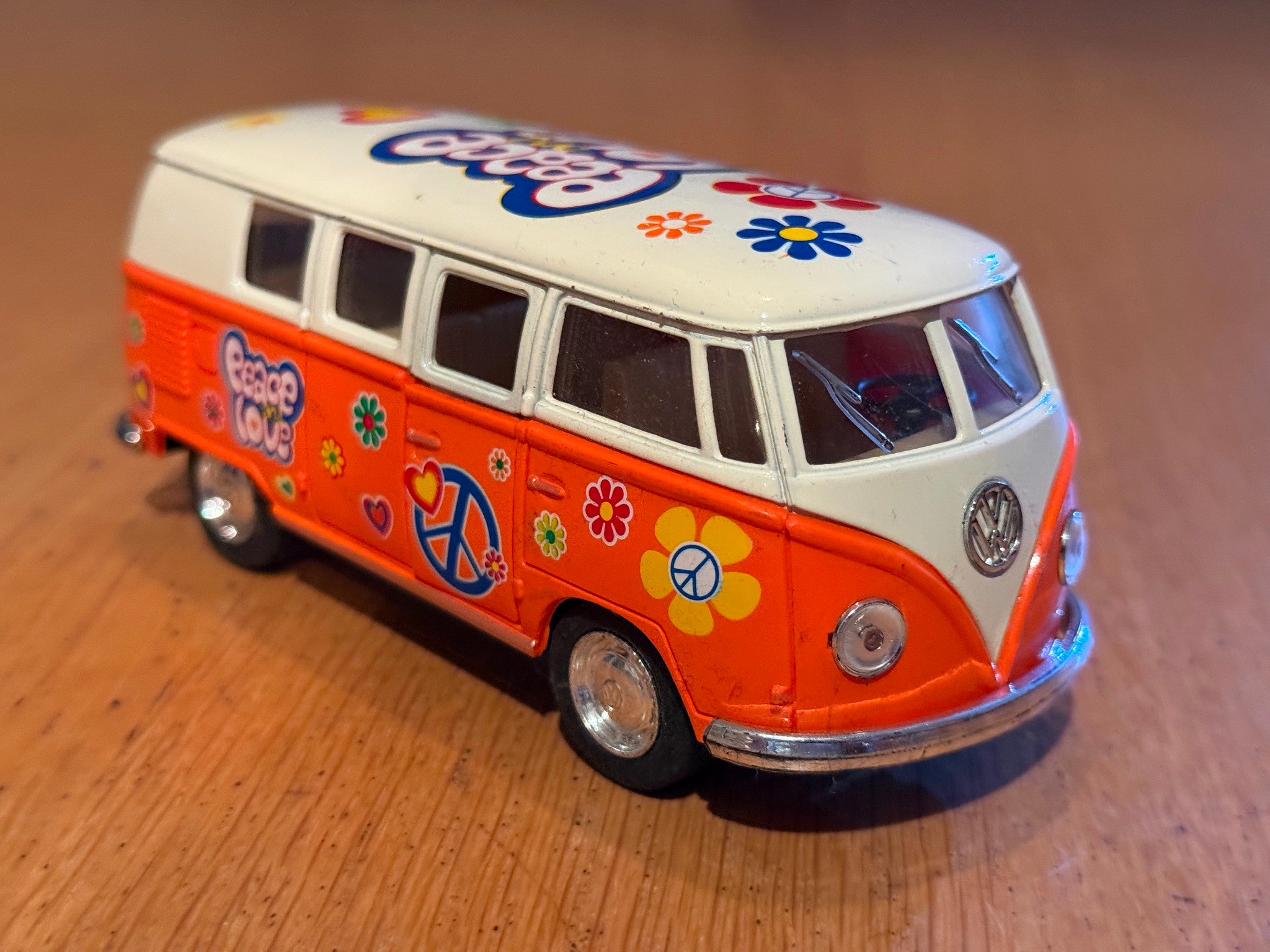 Kinsmart Diecast 1/32 Scale Pull Back & Go 1962 Volkswagen Bus. Pre ow ...