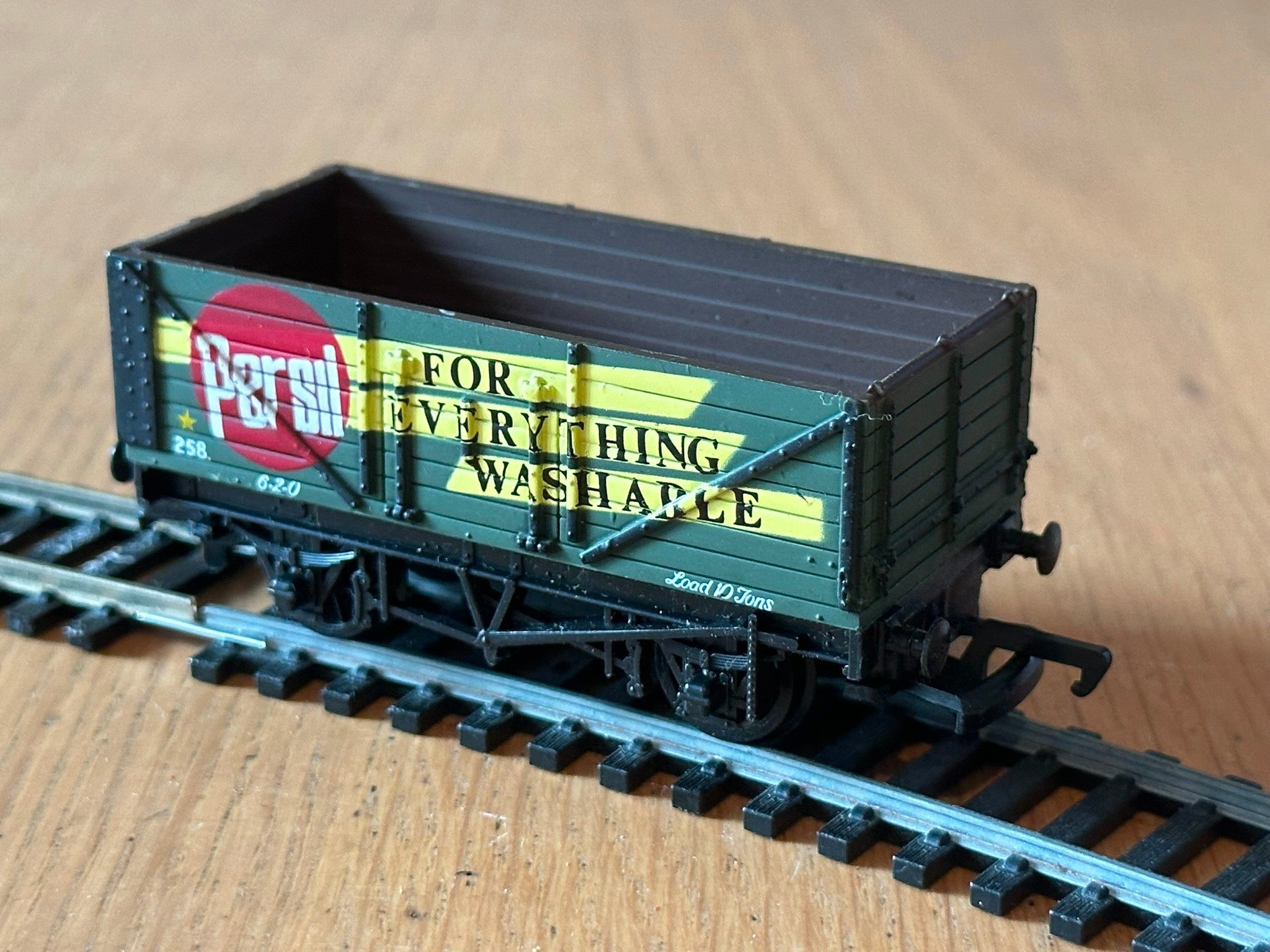 Mainline37-128 OO Gauge 7 Plank Persil Wagon. – Midland Models