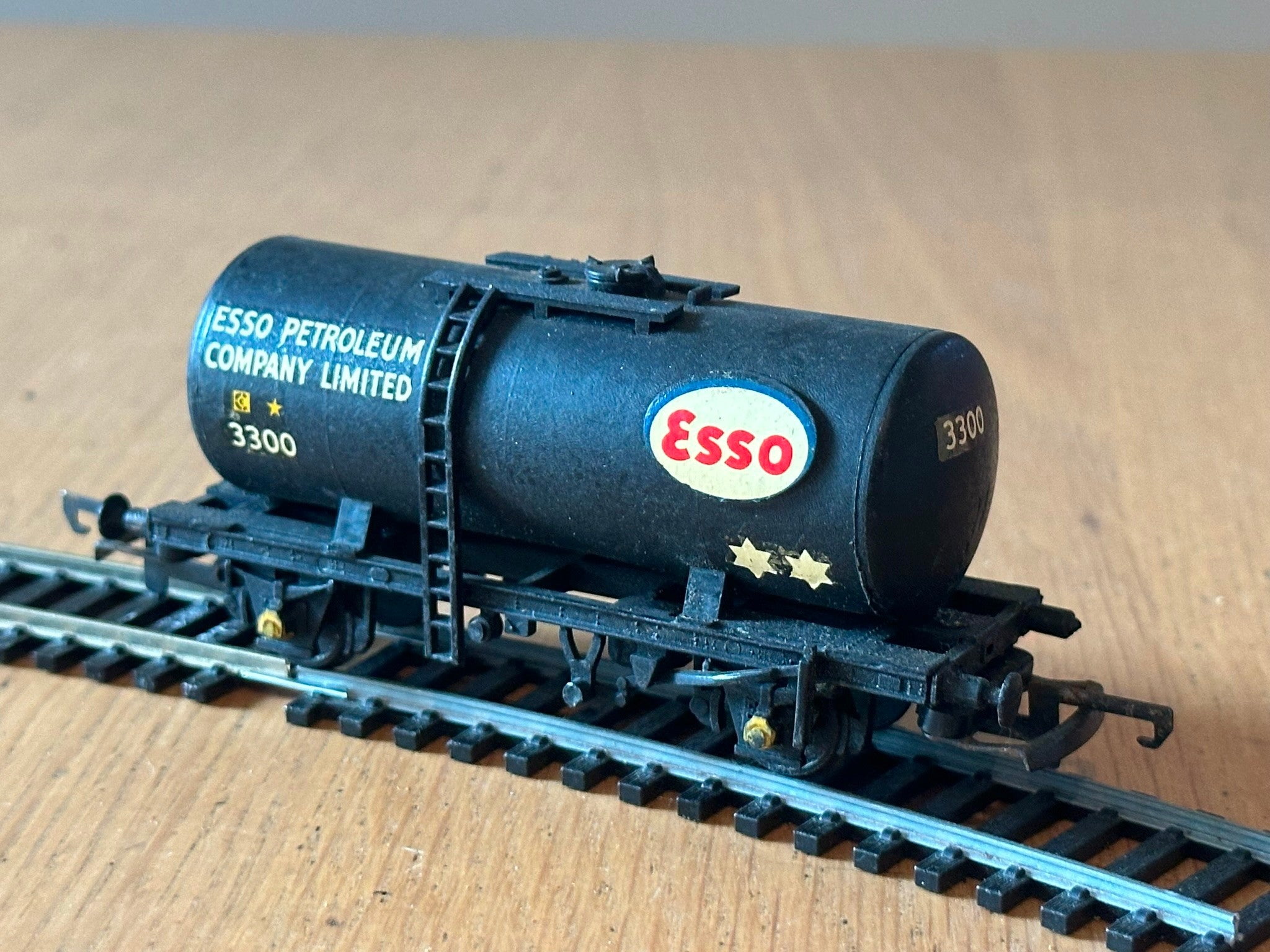 Hornby Dublo OO Gauge Black Esso Petroleum B Tank Wagon No.3300 ...
