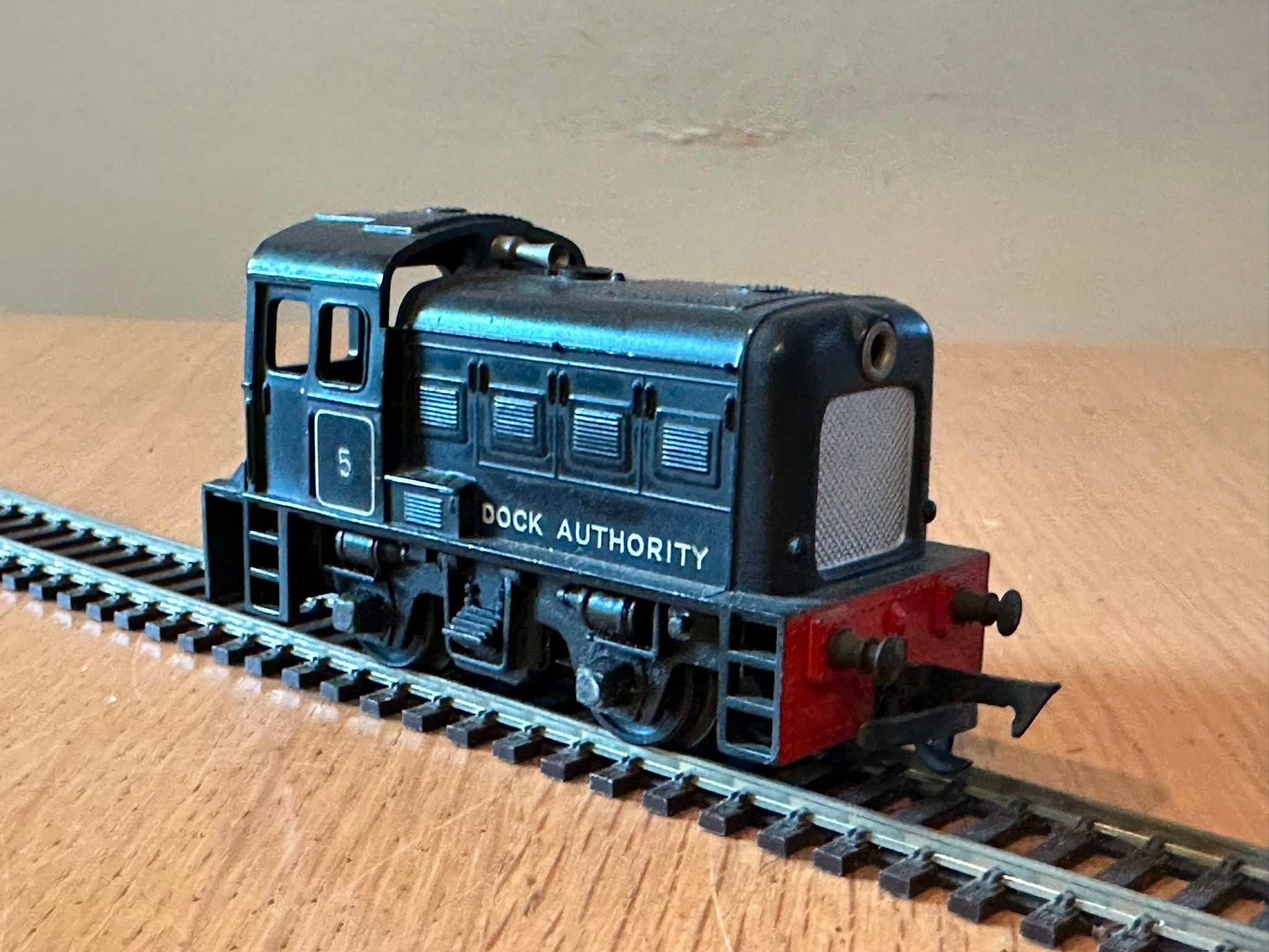 Hornby OO Gauge R253 Dock Authority Diesel Shunter. Rare Model ...