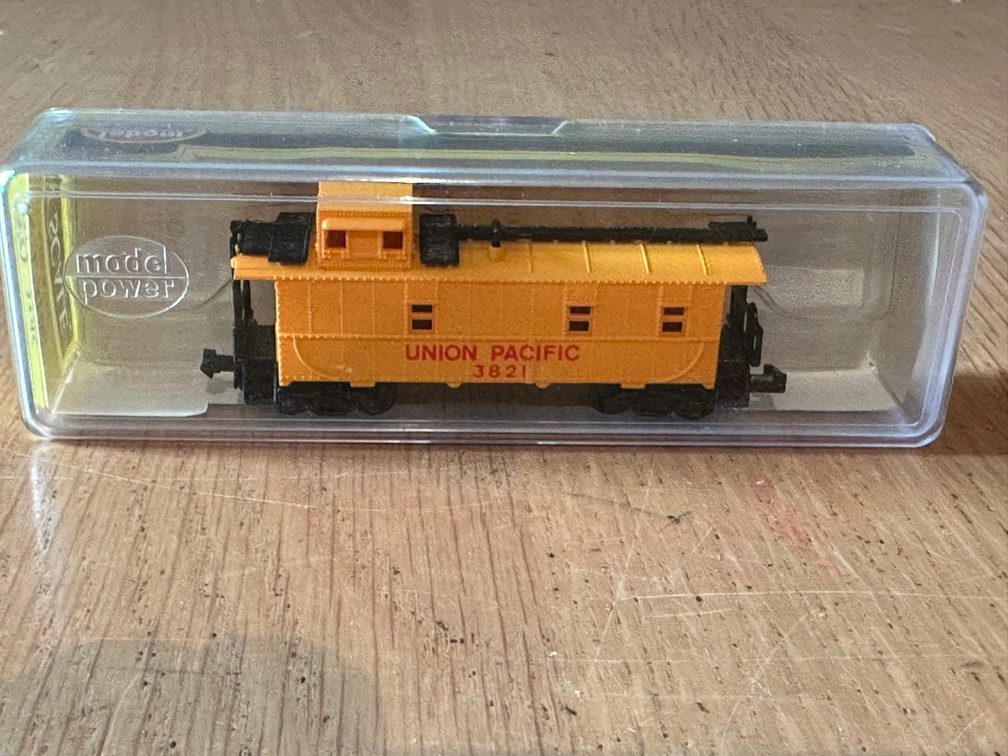 N Gauge US Outline MINITRIX N Scale Union Pacific Caboose #510 (lose b ...