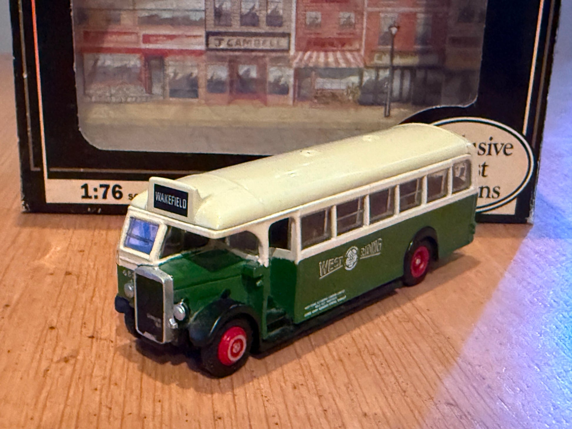 EFE OO Gauge 1:76 18401 - Leyland TS8 Tiger Type B - West Riding ...