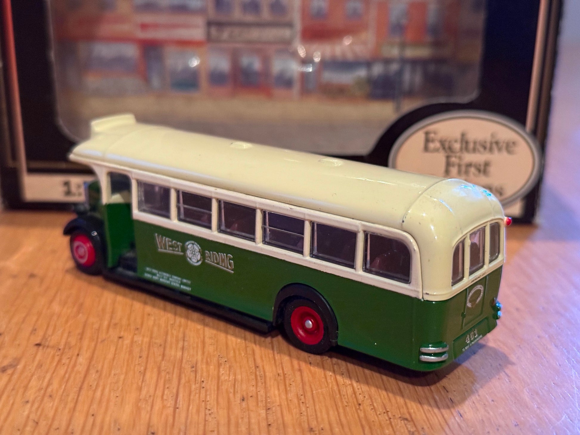 EFE OO Gauge 1:76 18401 - Leyland TS8 Tiger Type B - West Riding ...