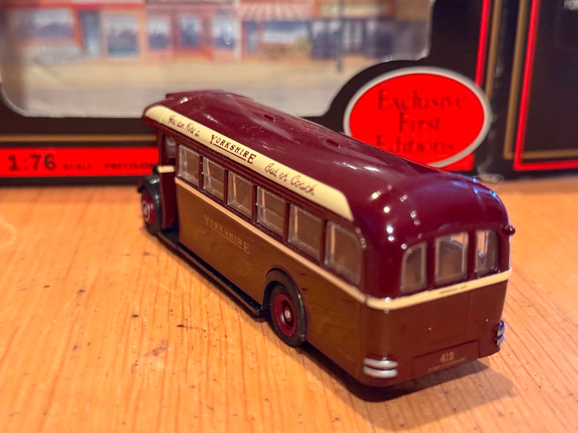 EFE OO Gauge 1:76 18301 - Leyland TS8 Tiger Type A - Yorkshire Woollen ...