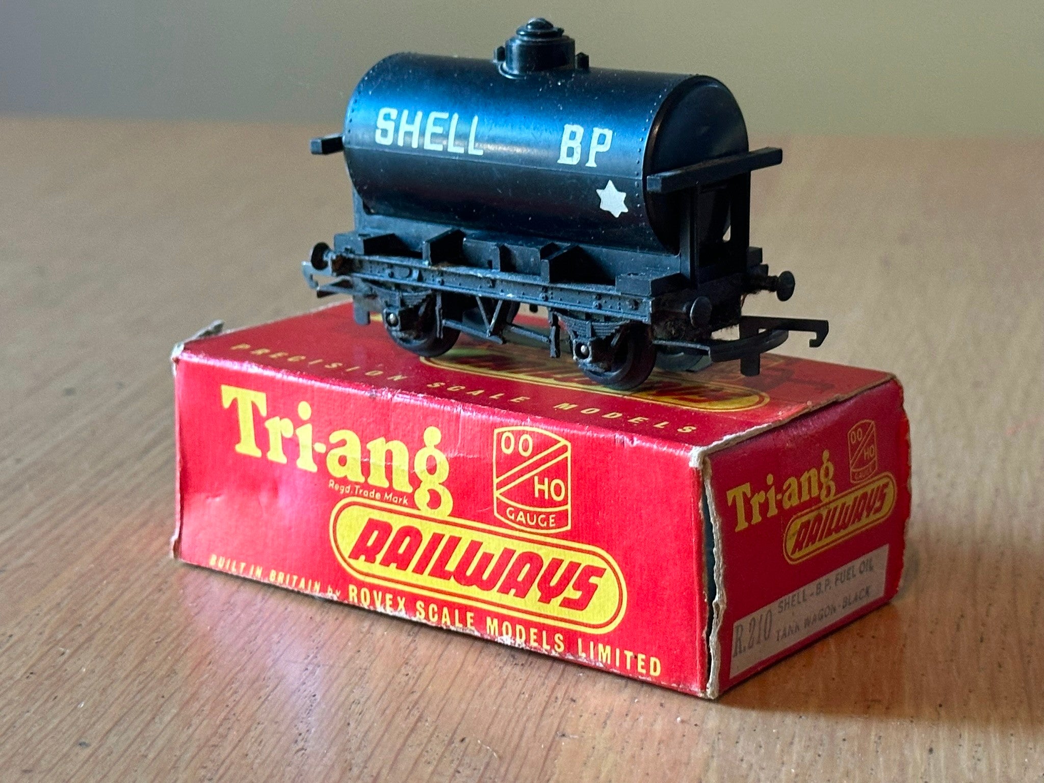 Triang OO Gauge R210 12T Shell BP Private Owner Fuel Tanker. Original ...
