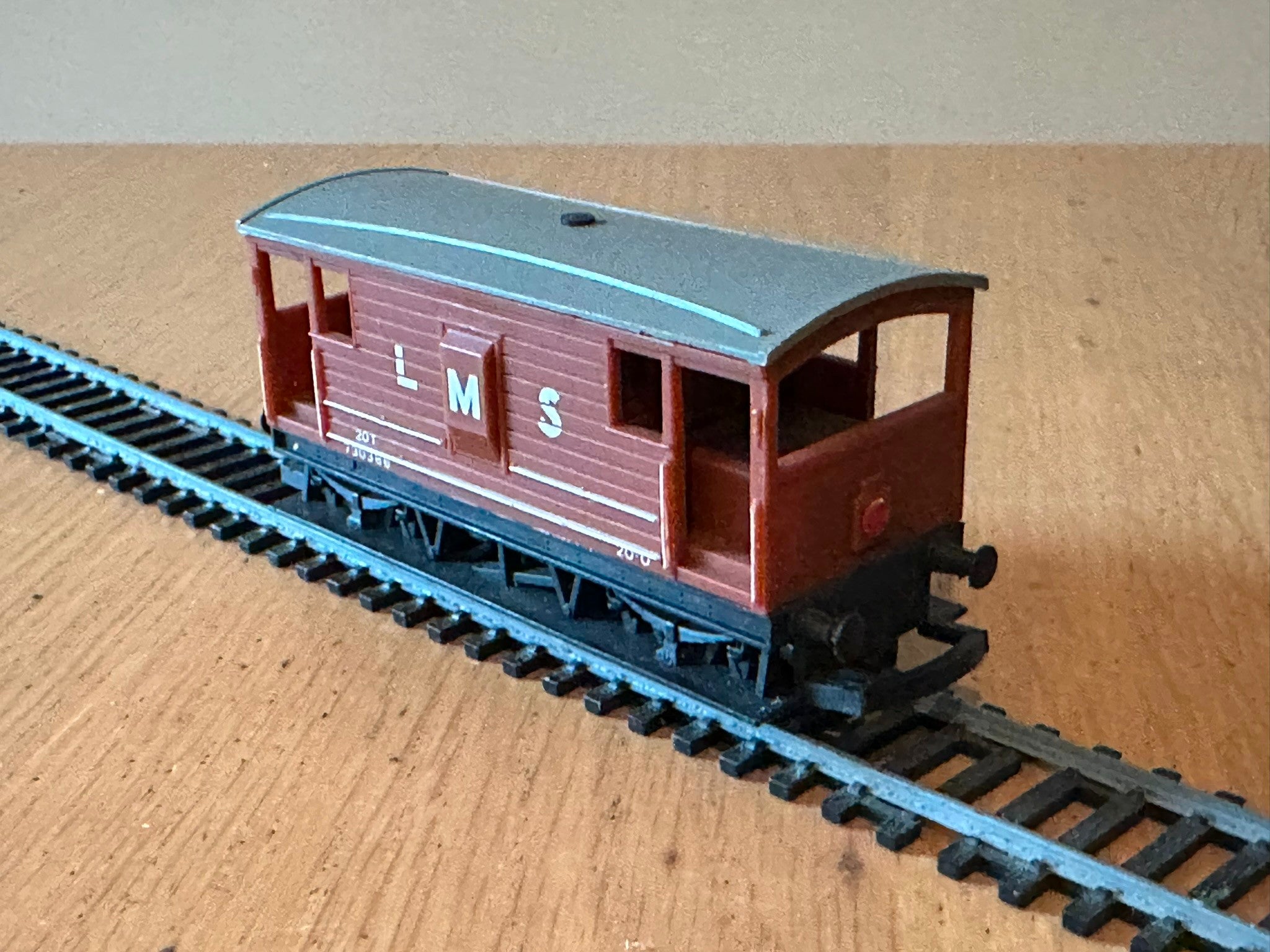 Hornby R107 OO Gauge LMS Brake Van 730386 – Midland Models