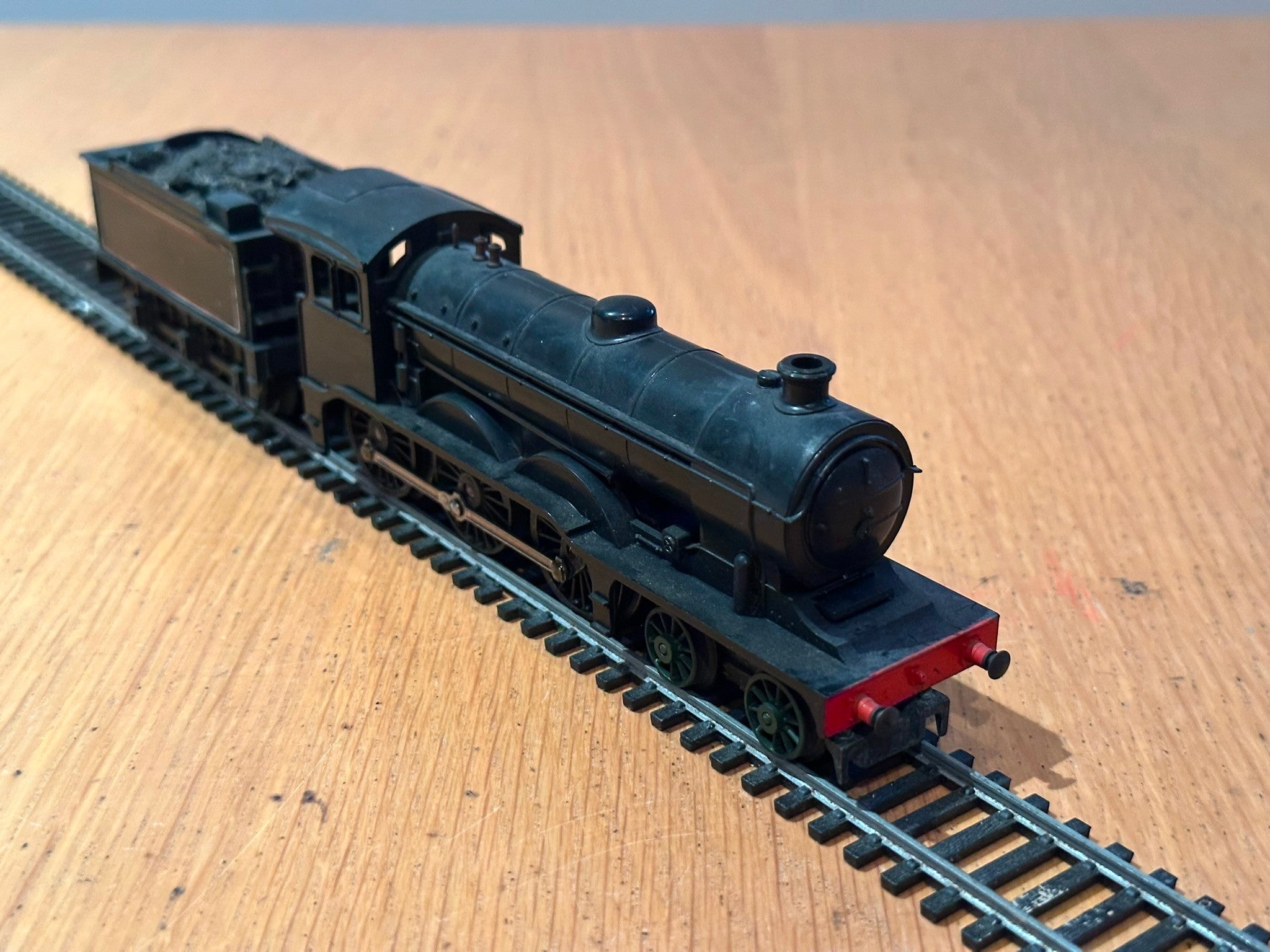 Tri-ang OO Gauge R150 British Railways Steam Engine 4-6-0 B12 61572. S ...