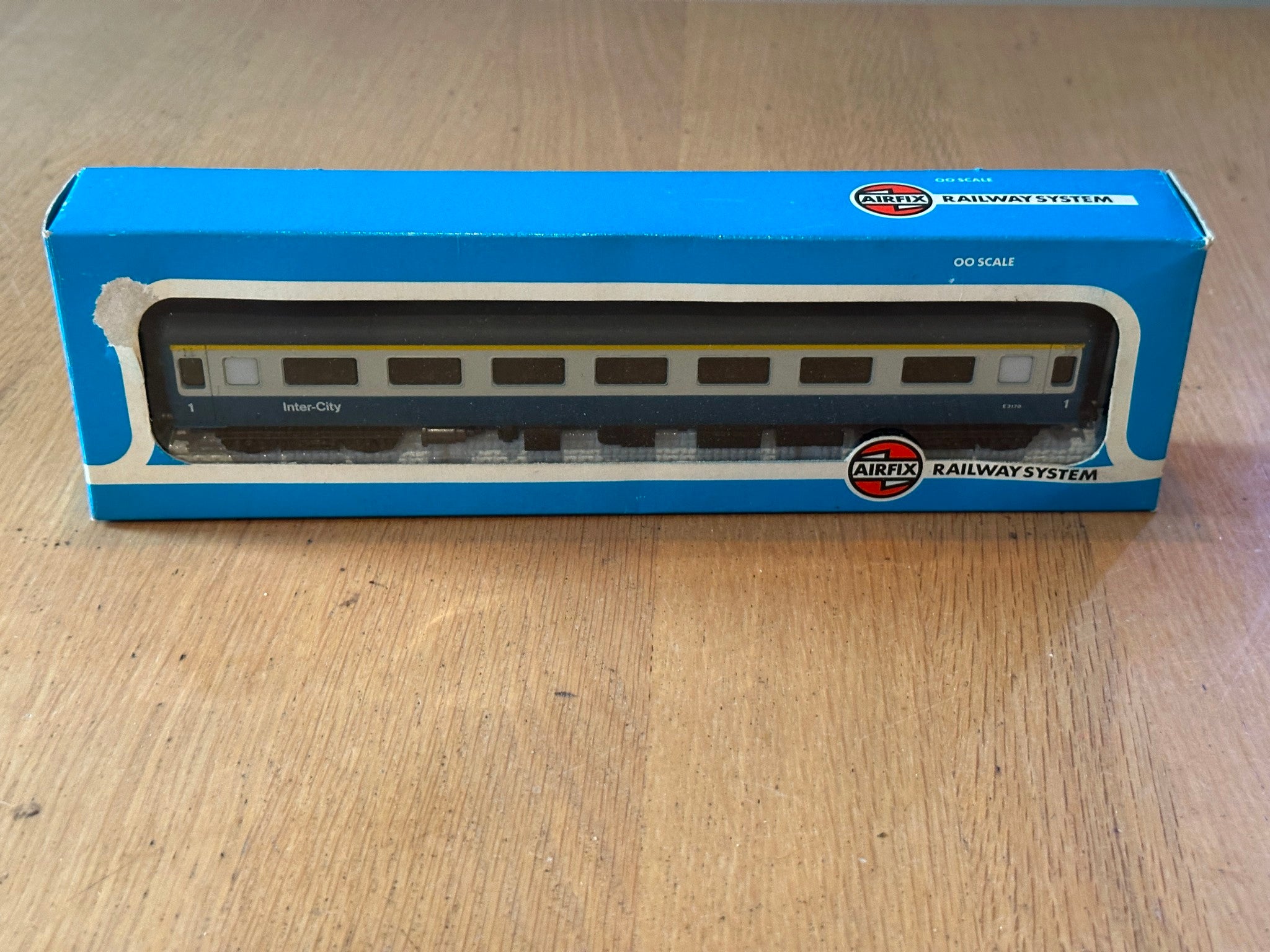Airfix GMR OO Gauge 54201-8 Mk2D BR InterCity Coach 1st Class Blue Gre ...