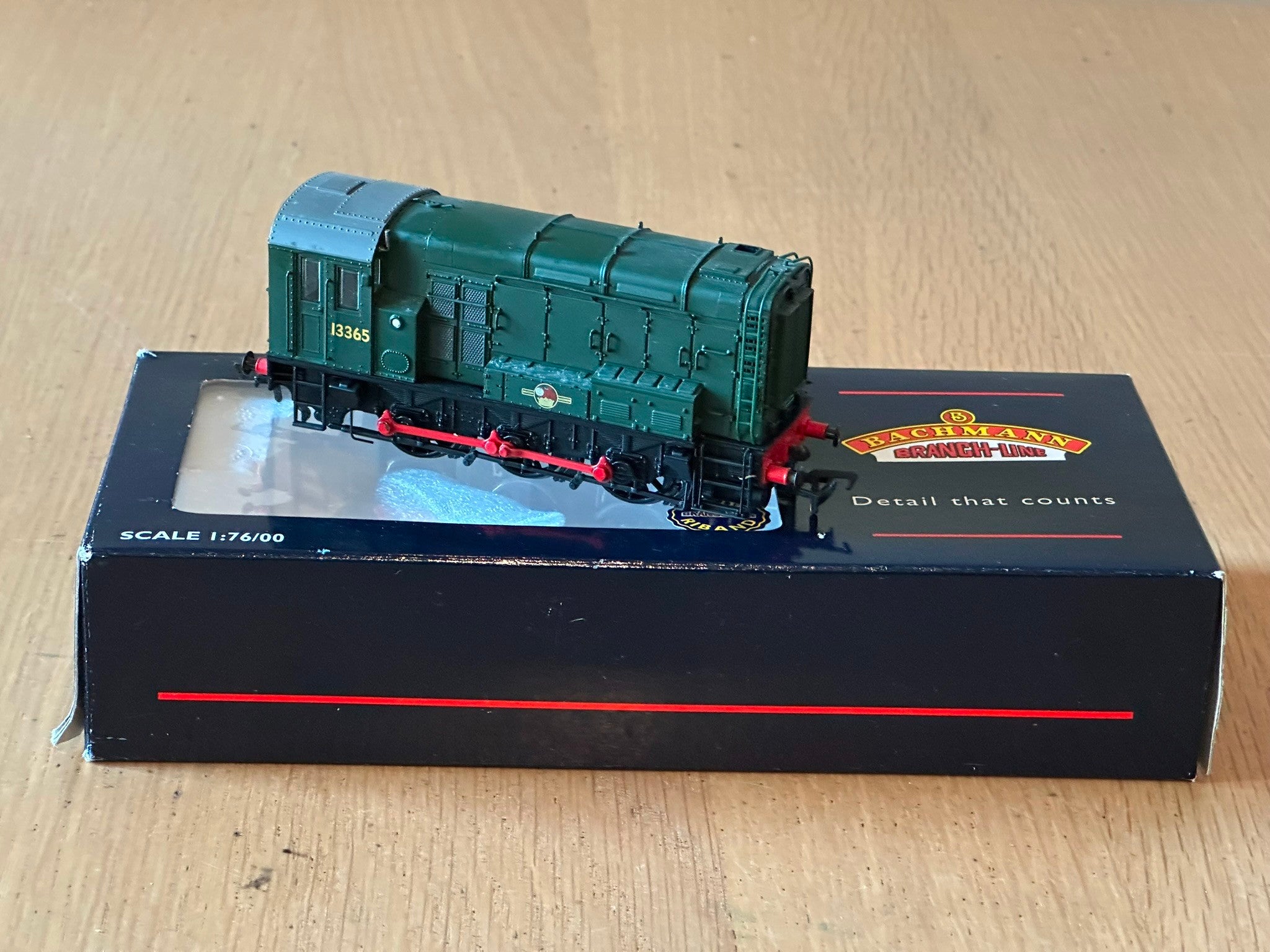 Bachmann OO Gauge 32-100 Class 08 Shunter 13365 BR Green. Preowned. Fu ...