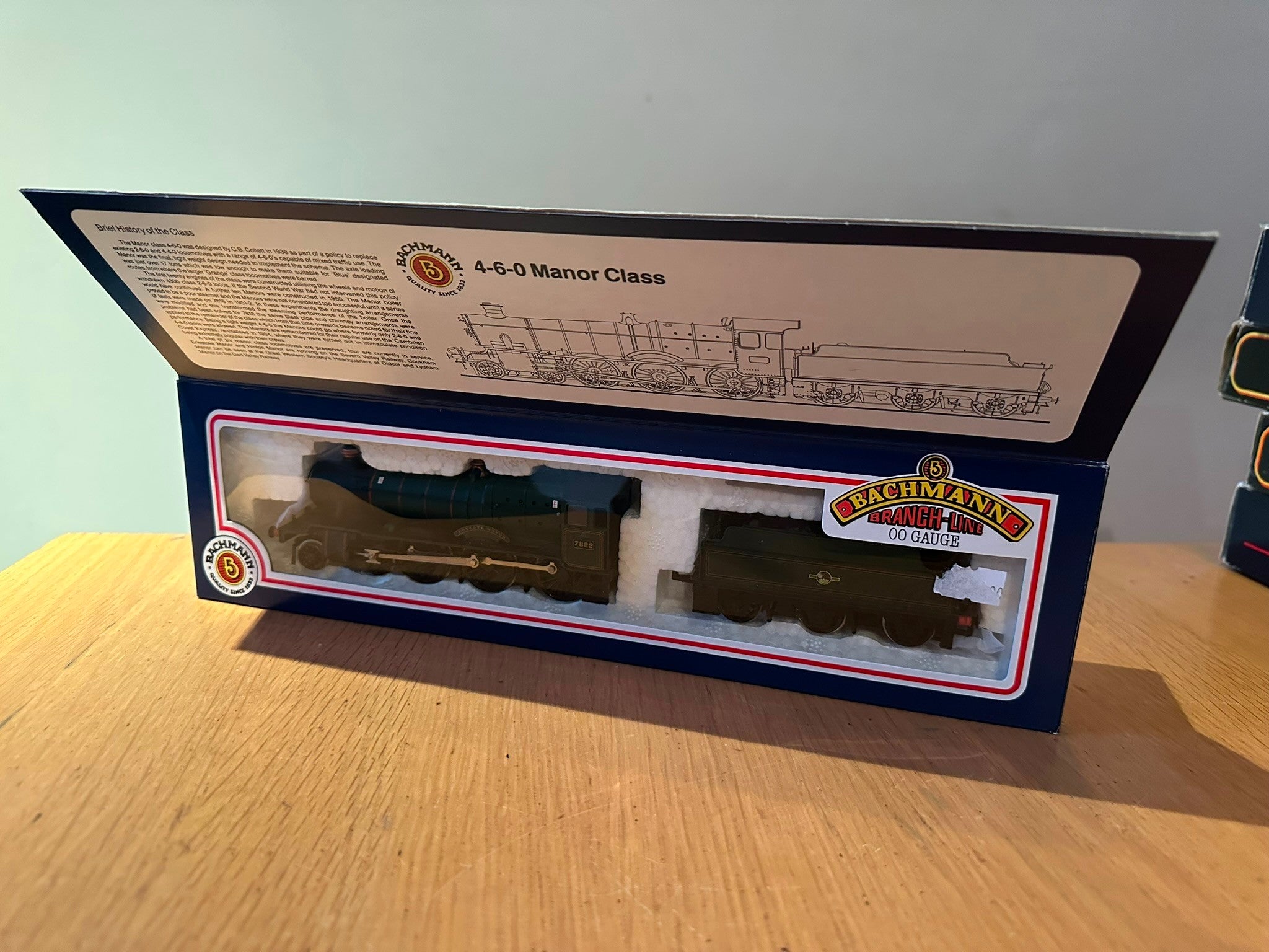 Bachmann Branchline 31-306 Manor Class 4-6-0 7822 'Foxcote Manor'. Pre ...