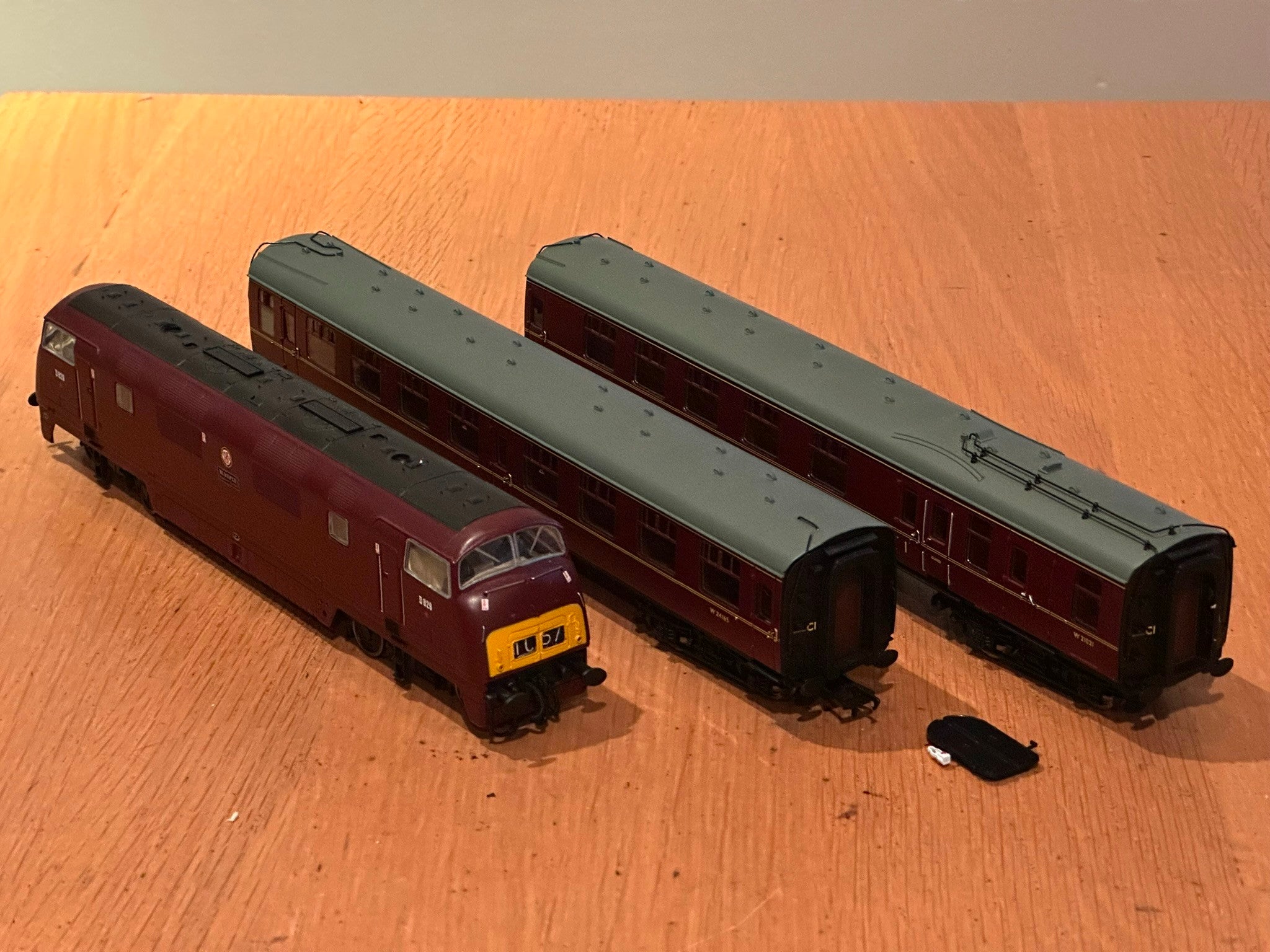 Bachmann OO Gauge Class 42 & 2 Carriages (The Torbay Express) – Midland ...